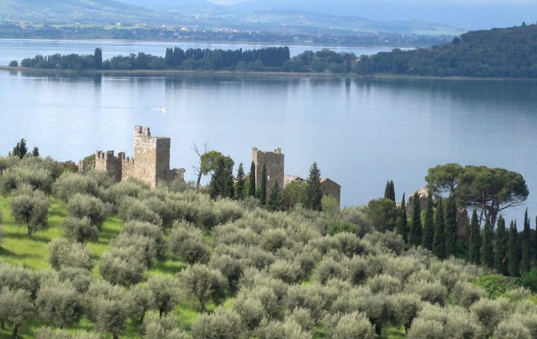 Una vacanza al Lago Trasimeno, nelle colline tra Umbria e Toscana Una vacanza al Lago Trasimeno, nelle colline tra Umbria e Toscana