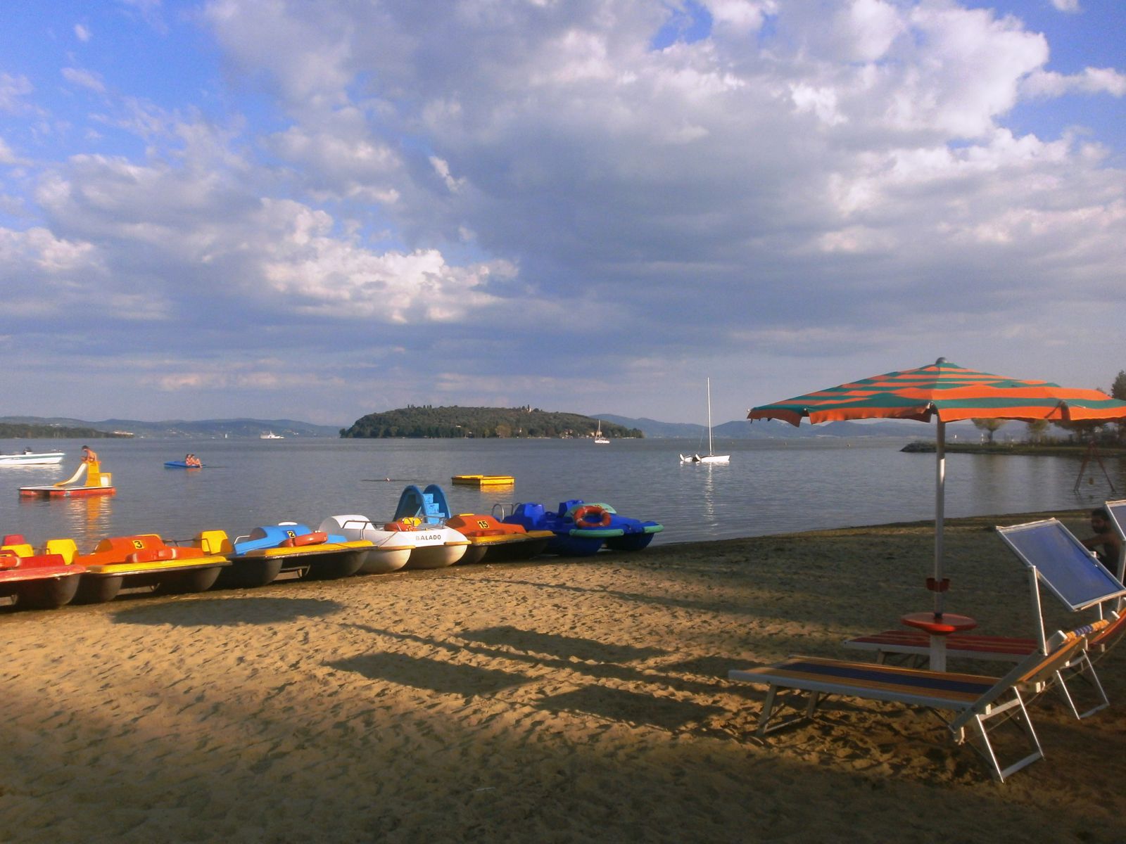 Una vacanza al Lago Trasimeno, nelle colline tra Umbria e Toscana Una vacanza al Lago Trasimeno, nelle colline tra Umbria e Toscana